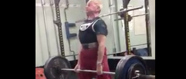 Mægtige Joe Stockinger dødløfter 165 kg.